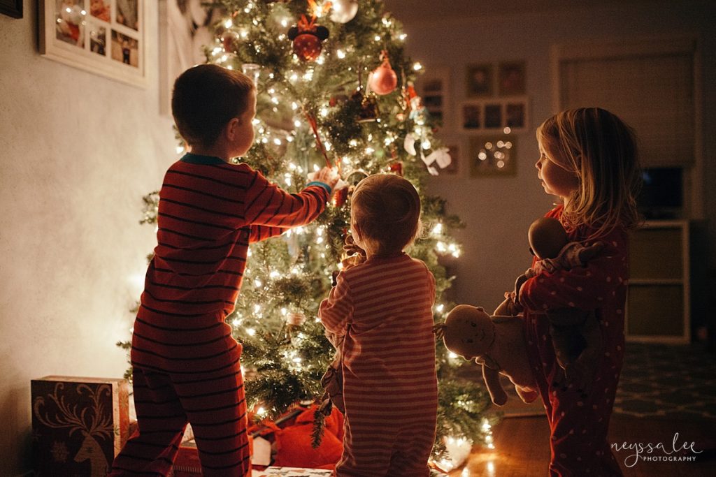 Photo Tips: How to Take Magical Photos by the Christmas Tree - Blog ...