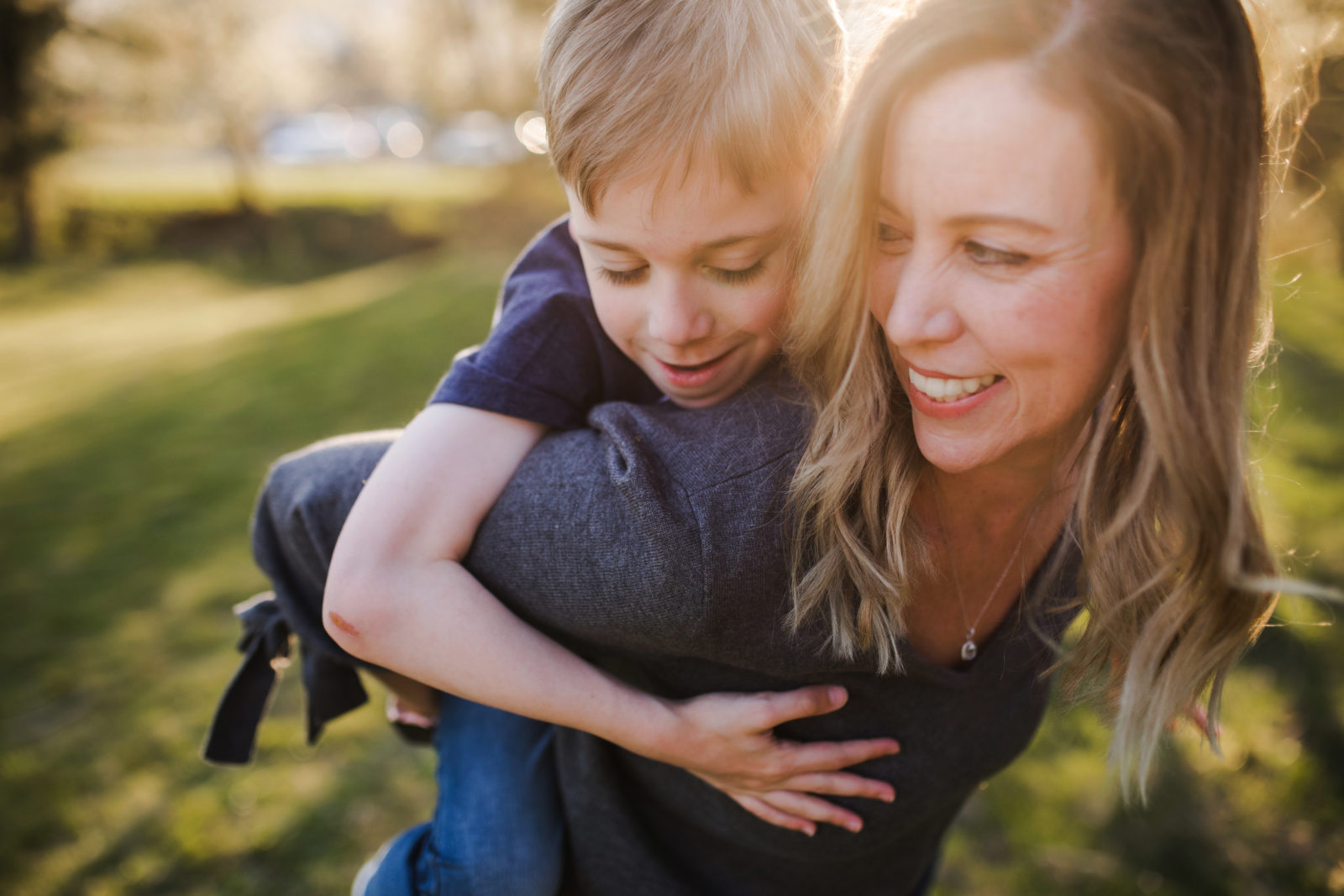 Why Outdoor Family Photos Take Place 1 Hour Before Sunset - Blog - PNW ...