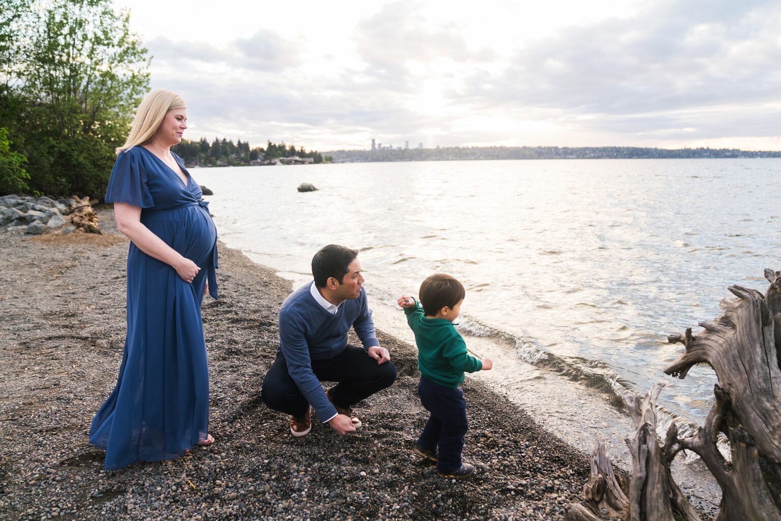 The Ultimate Guide: What to Wear for Maternity Pictures - Blog - PNW ...