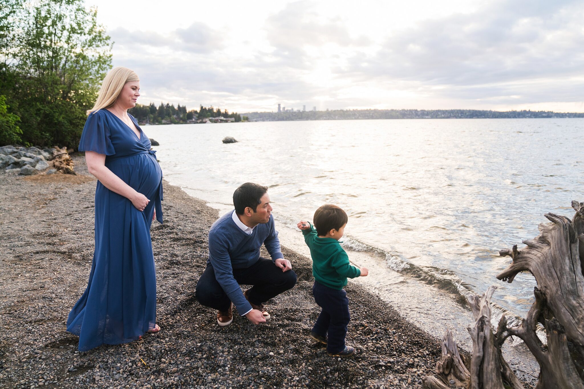 The Ultimate Guide: What to Wear for Maternity Pictures - Blog - PNW ...